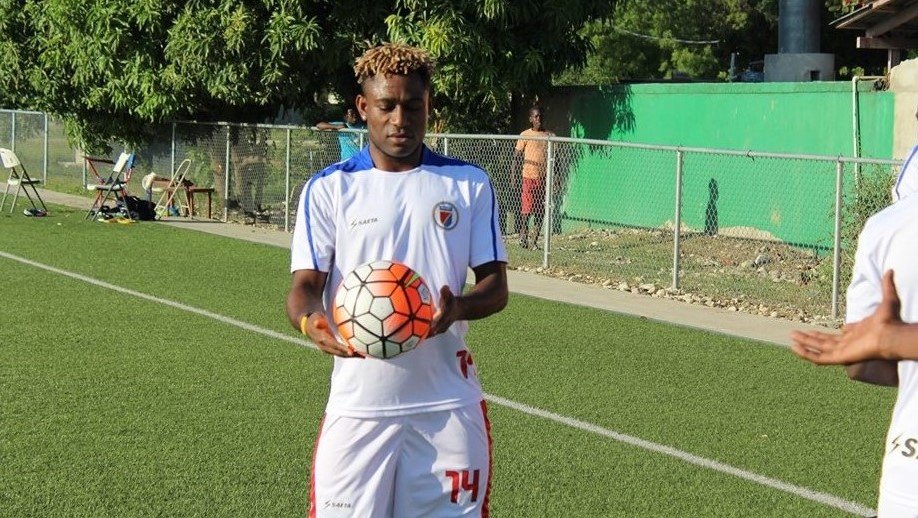 Foot- Inde: Des supporters indiens prêts à porter des masques à l ...